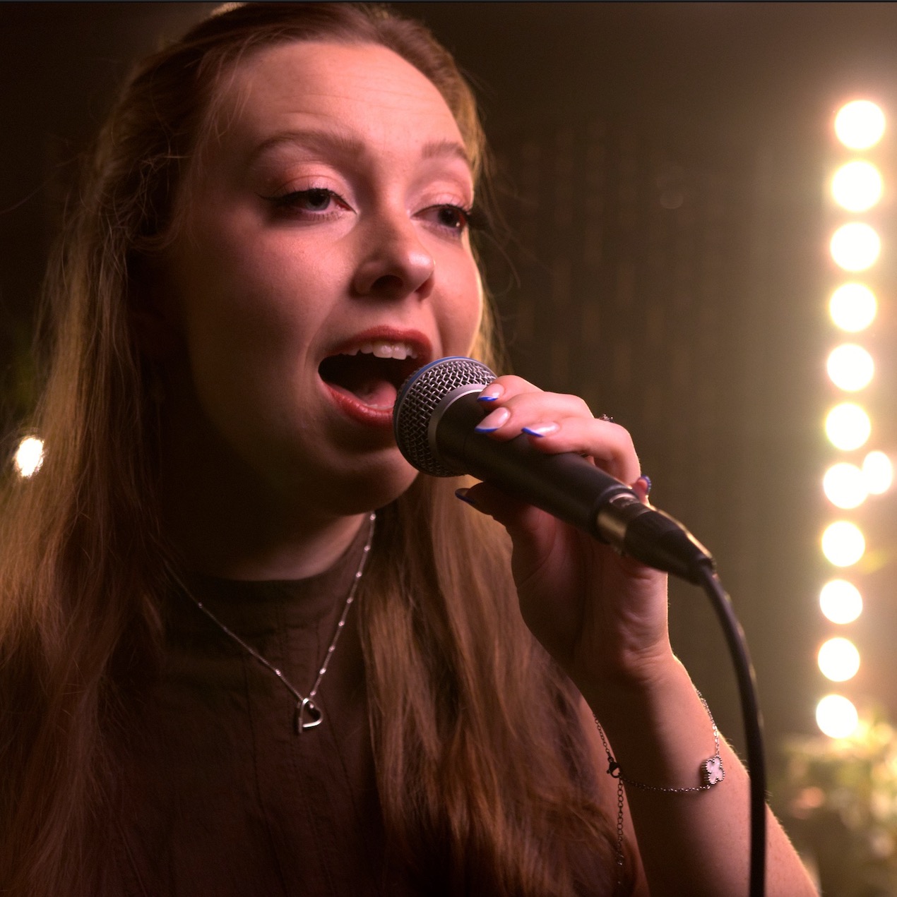 Wedding or Event singer for hire | LowrieSings